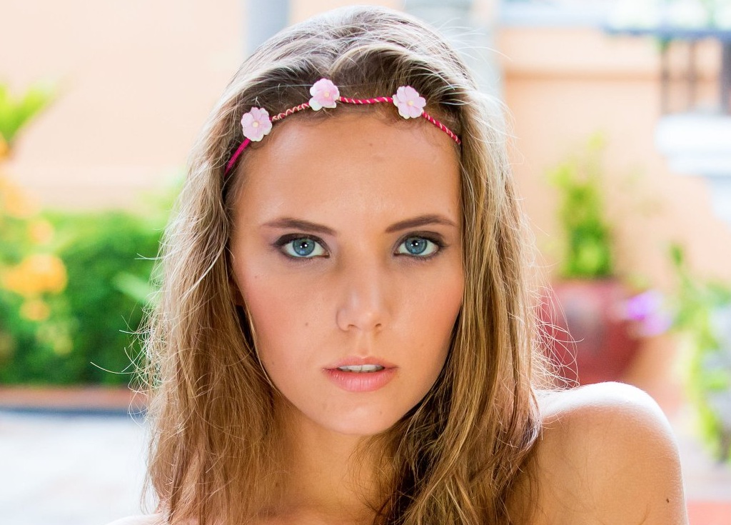 Daphne Adams’ The Benefits of Journaling for Mental Clarity - The Sun Trapp